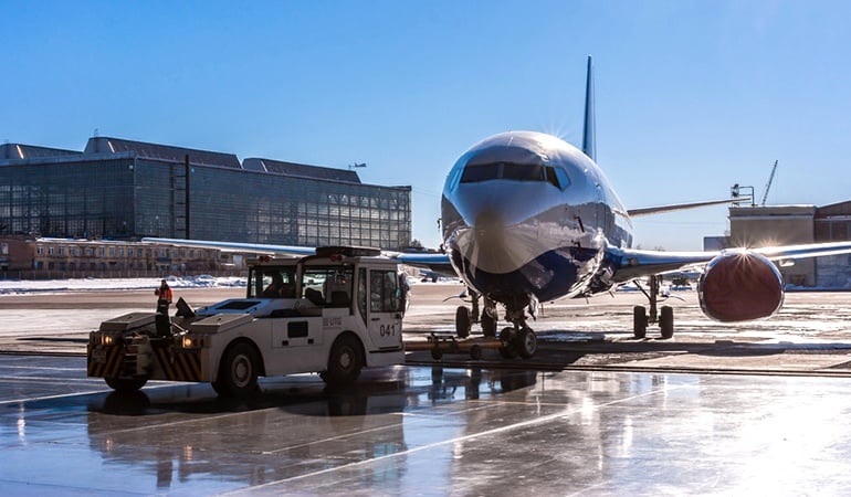 5 Types of Aircraft Tugs: Tow bars or electric aircraft tugs