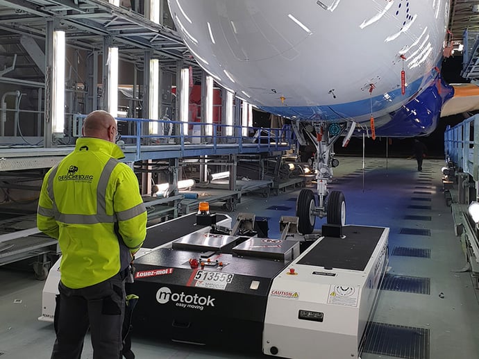 Mototok: Towbarless Aircraft and Helicopter Tugs